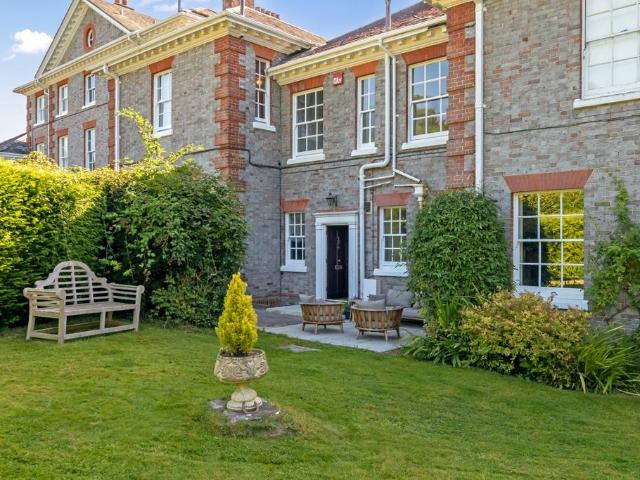 Swanmore Road Droxford SO32 4 bed terraced house to rent £2,750 pcm £635 pw