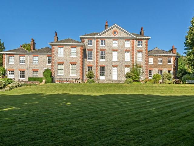 Swanmore Road Droxford SO32 4 bed terraced house to rent £2,750 pcm £635 pw