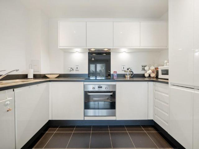 Swannell Way, London NW2 1 bed flat to rent £1,850 pcm £427 pw