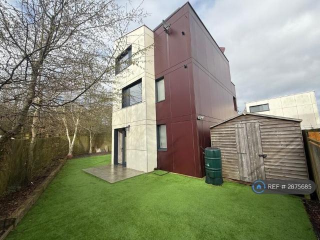 Swanson Drive, Milton Keynes, MK4 4 bed detached house to rent £1,995 pcm £460 pw