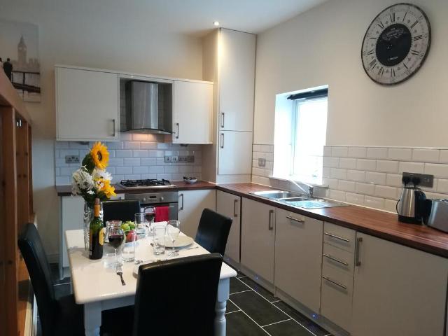 Swansea SA2 2 bed flat to rent £1,000 pcm £231 pw