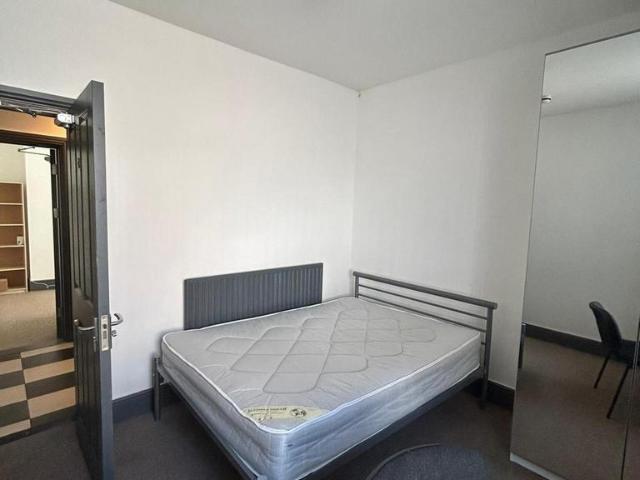 Swansea SA2 3 bed flat to rent £1,110 pcm £256 pw