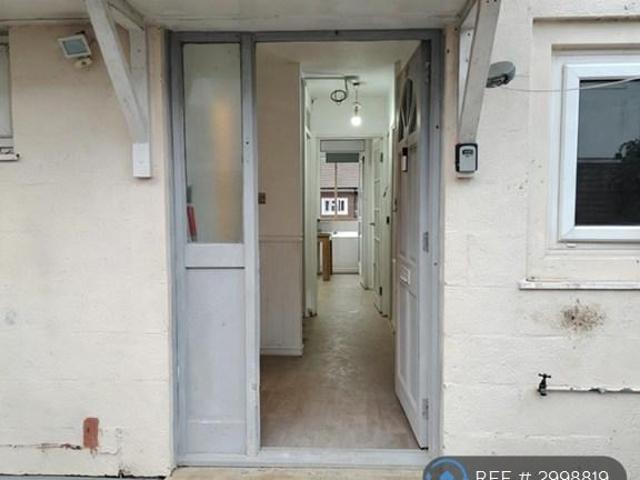 Swanstead, Basildon, SS16 5 bed terraced house to rent £2,150 pcm £496 pw