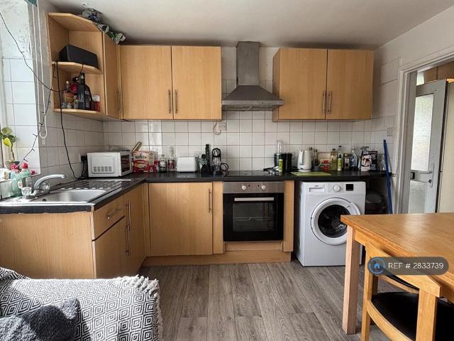 Swanpool St, Falmouth, TR11 4 bed semi detached house to rent £1,850 pcm £427 pw