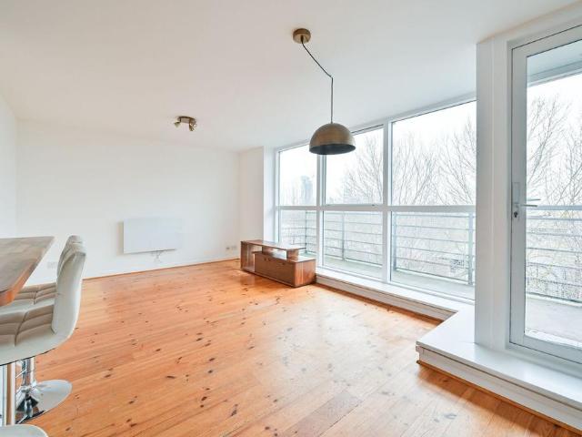 Sweden Gate, Canada Water, London, SE16 2 bed flat to rent £2,575 pcm £594 pw