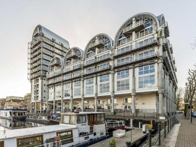 Sweden Gate, London SE16 2 bed flat to rent £2,300 pcm £531 pw