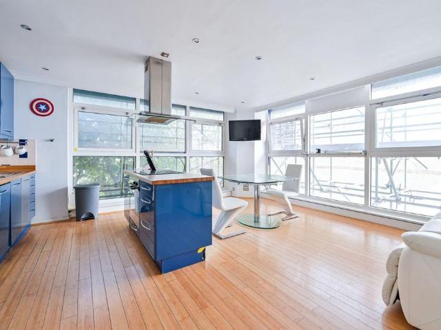 Sweden Gate, Rotherhithe, London, SE16 2 bed flat to rent £2,300 pcm £531 pw