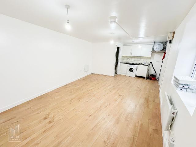 Sweet Briar Grove, Edmonton N9, Studio to rent, £1,100 pcm | PrimeLocation