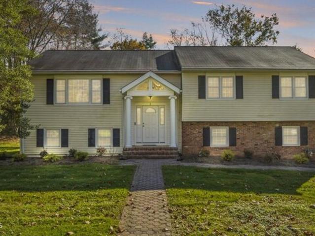 Sweet Briar Ln, Holmdel, Home For Sale
