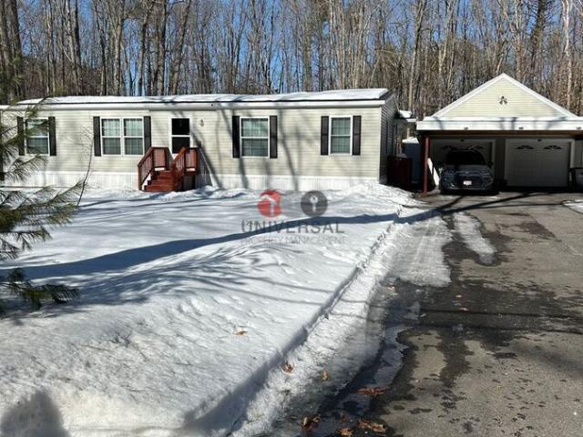 Sweet location, 3 bedroom 2 bath in Elliot Maine! 2 car garage!