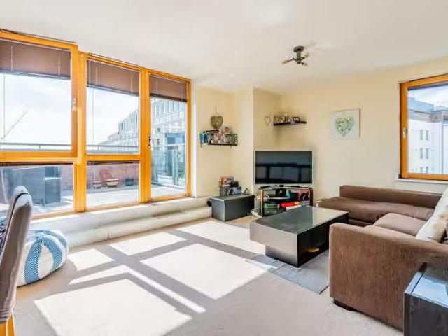 Sweetman Place, Bristol BS2 2 bed apartment £300,000