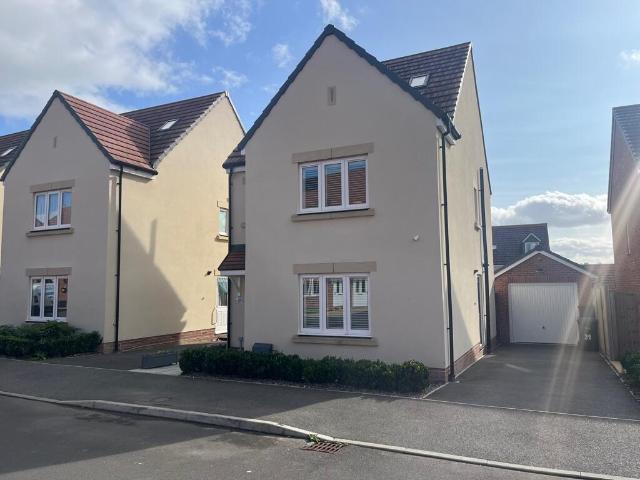 Sweetapple Close, Tidworth SP9 4 bed detached house to rent £1,850 pcm £427 pw