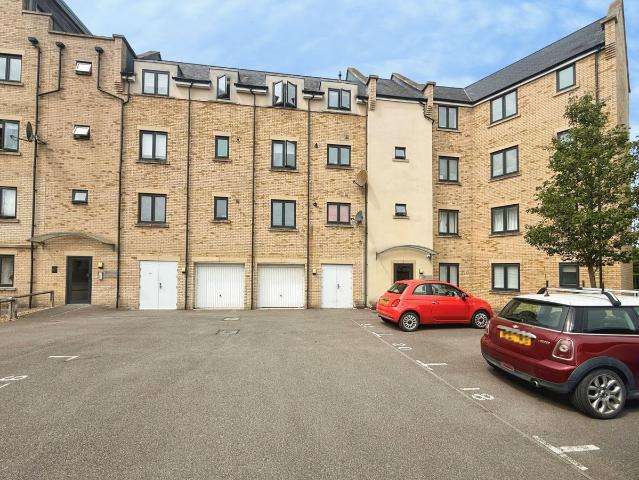 Sweetpea Way, Cambridge CB4, 2 bed flat to rent, £1,500 pcm | PrimeLocation