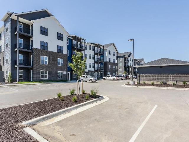 Switch Apartments 1 Bedroom Apartment for Rent at 1204 N 94th St, Kansas City, KS 66112 I 435 West Kc ks
