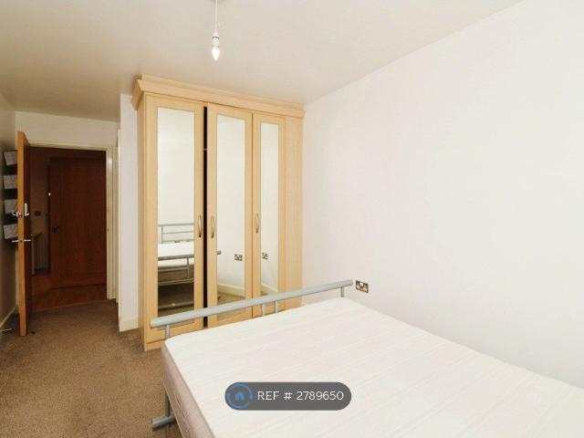 Switch House, London E14, Room to rent, £850 pcm | PrimeLocation
