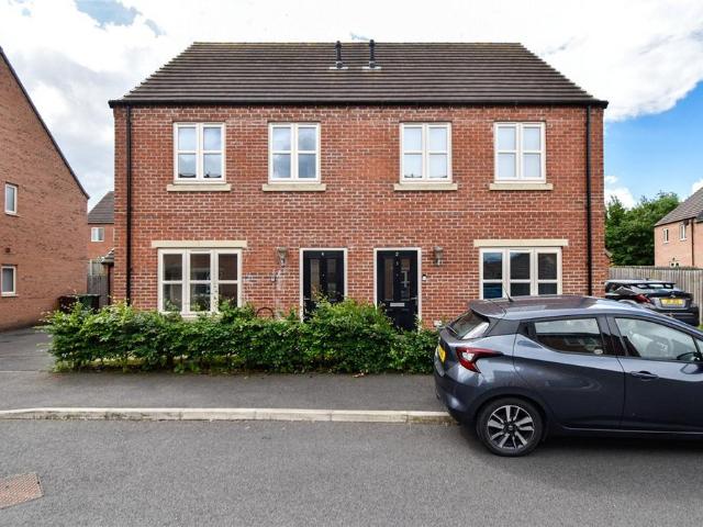 Swift Way, Castleford, West. 3 bed semi detached house to rent £1,025 pcm £237 pw