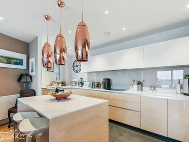 Swiftstone Tower, Peartree Way, 2 Bedroom Flat