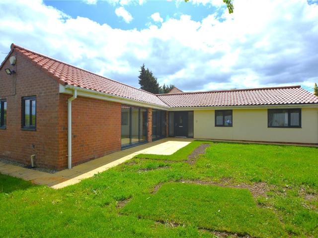 Swillington Lane, Swillington, Leeds, West Yorkshire LS26, 4 bed bungalow to rent, £2,500 pcm | PrimeLocation