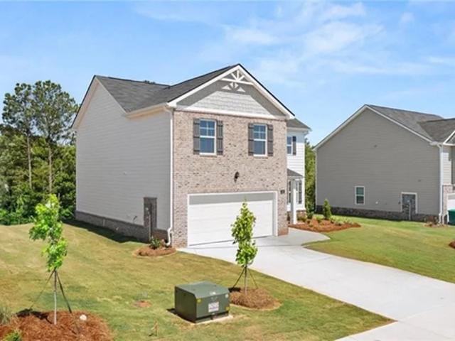 SWIM COMMUNITY, MINUTES FROM I 75, DINING & SHOPPING AT TANGER OUTLETS. Welcome home to Cedar Ridge at Locust Grove Station