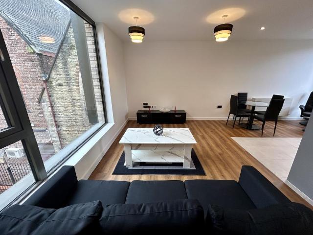 Swinbourne Grove, Manchester, M20 2 bed flat to rent £1,550 pcm £358 pw