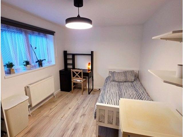 Swingate Lane, London SE18, Room to rent, £700 pcm | PrimeLocation