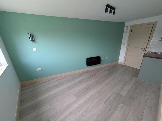 Swingate Lane, London, SE18 6 bed house to rent £6,300 pcm £1,454 pw