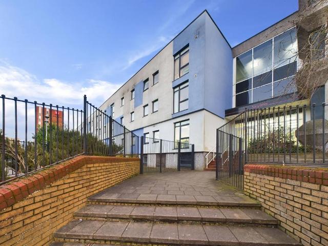 Swingate, Stevenage SG1 1 bed flat to rent £1,175 pcm £271 pw