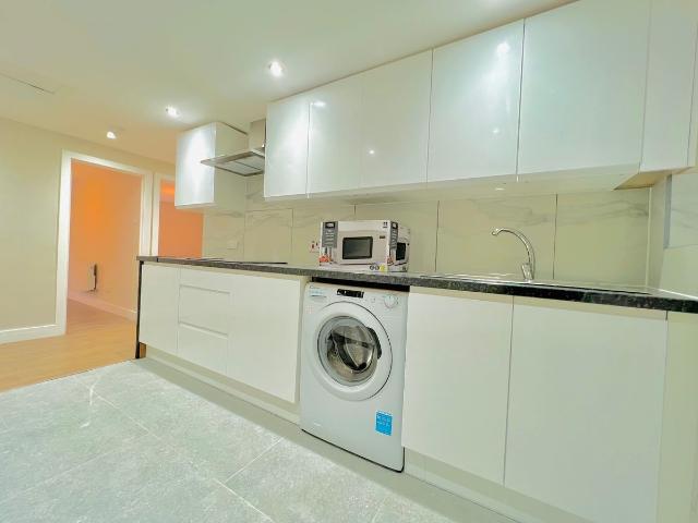 Swindon Centre, Swindon SN1, 2 bed flat to rent, £1,195 pcm | PrimeLocation