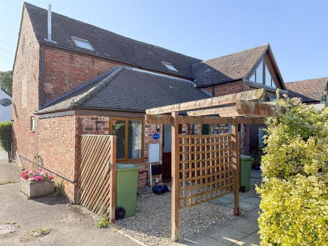 Swindon Lane, Cheltenham GL50, 2 bed property to rent, £1,450 pcm | PrimeLocation