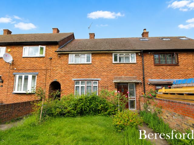 Swindon Lane, RM3 3 bed terraced house to rent £1,950 pcm £450 pw