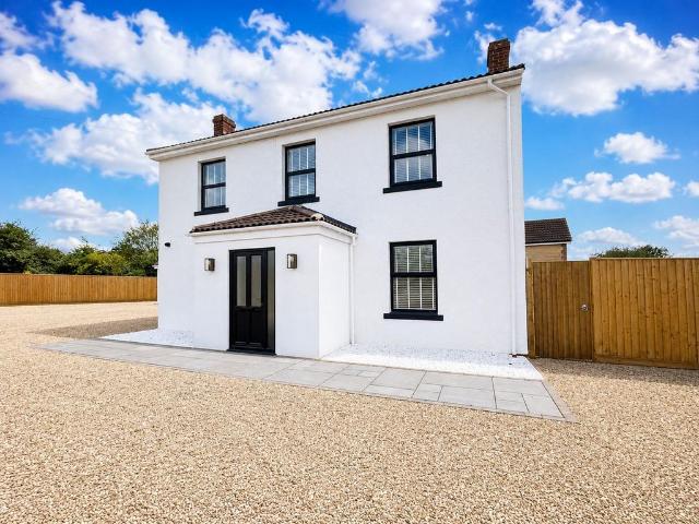 Swindon Road, Swindon SN4 5 bed detached house to rent £2,400 pcm £554 pw