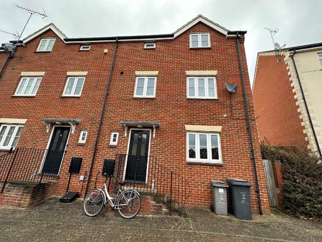 Swindon SN25, Room to rent, £650 pcm | PrimeLocation