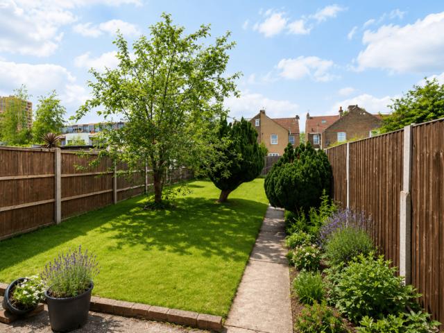 Swinderby Road, Wembley HA0 4 bed semi detached house to rent £3,500 pcm £808 pw