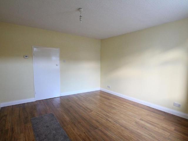 Swinegate, HU13 2 bed terraced house to rent £540 pcm £125 pw