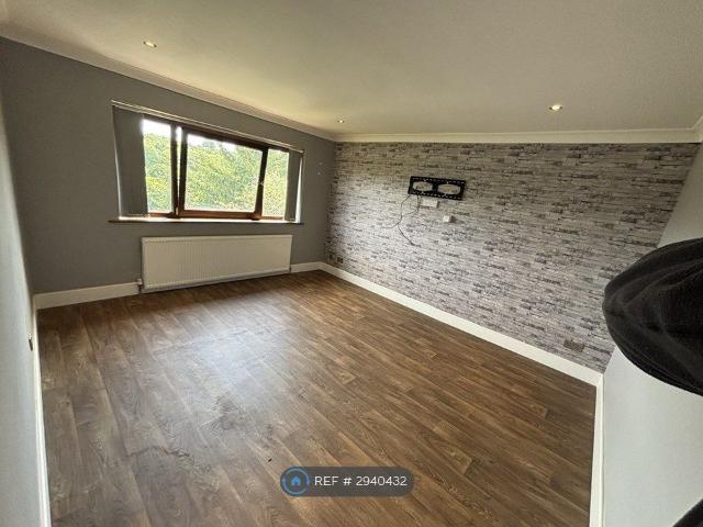Swinnow Lane, Leeds LS13, 1 bed flat to rent, £785 pcm | PrimeLocation
