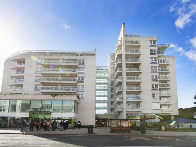 Swish, 73 Upper Richmond Road, London 2 bed flat to rent £2,750 pcm £635 pw