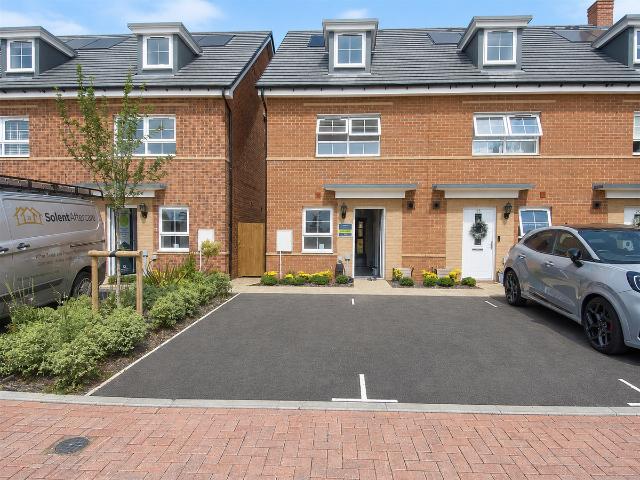 St Thomas Grove, Havant PO9, 4 bed property to rent, £1,950 pcm | PrimeLocation