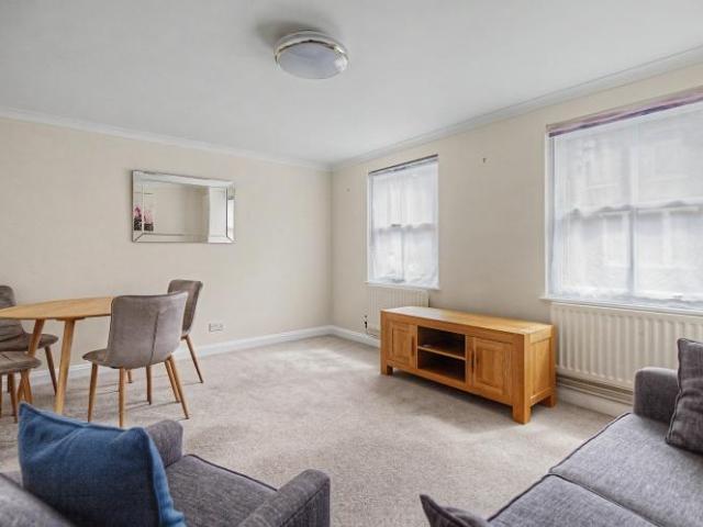 St Thomas St, Central Oxford 2 bed apartment to rent £1,900 pcm £438 pw