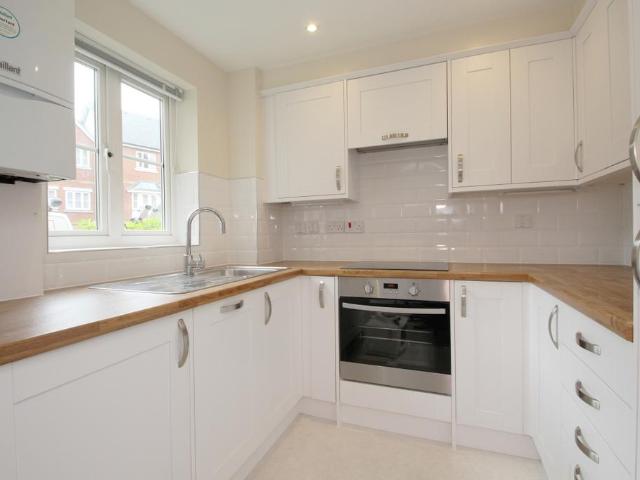 St Thomas Street, Oxford 2 bed apartment to rent £2,200 pcm £508 pw