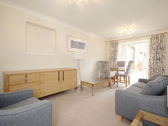 St Thomas Street, Oxford OX1, 2 bed flat to rent, £2,200 pcm | PrimeLocation