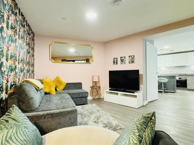 St. Thomas Street, Bristol 1 bed apartment to rent £1,550 pcm £358 pw
