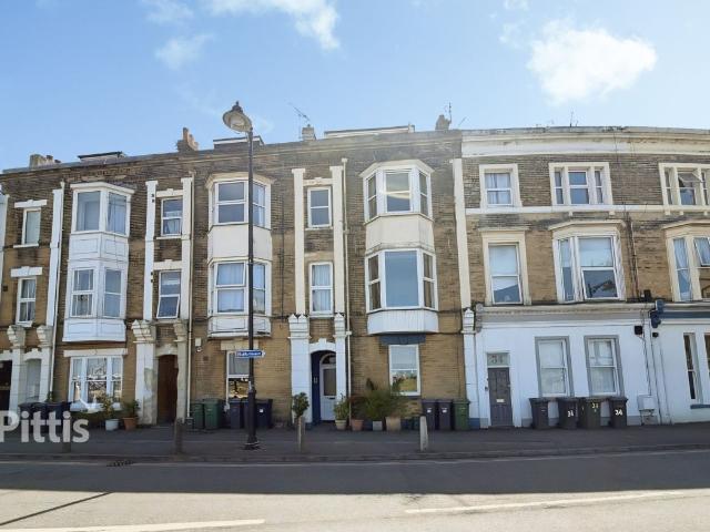St. Thomas Street, Ryde PO33, 2 bed flat to rent, £850 pcm | PrimeLocation