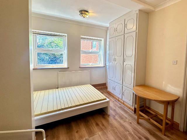 St Thomas' Rd N4, Studio to rent, £1,400 pcm | PrimeLocation