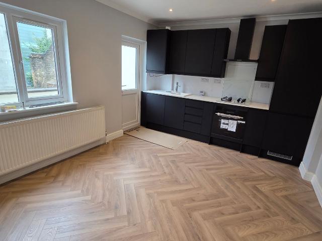 St. Thomas's Road, London NW10, 2 bed flat to rent, £1,950 pcm | PrimeLocation