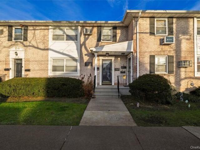 St Unit B, New Hyde Park, Property For Sale