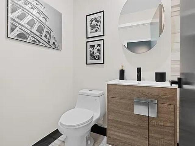 St Unit I, Astoria, Condo For Sale