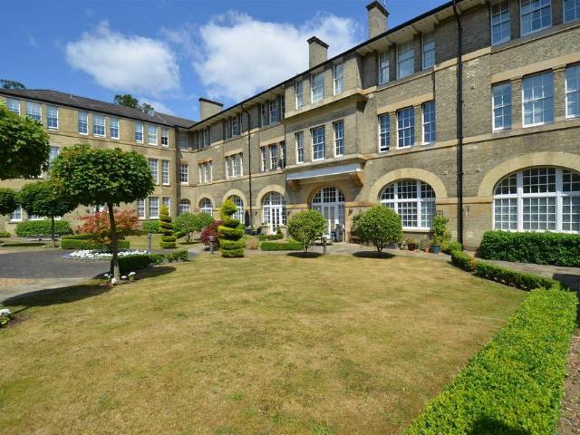 St Vincents Lane, Mill Hill 2 bed flat to rent £2,500 pcm £577 pw
