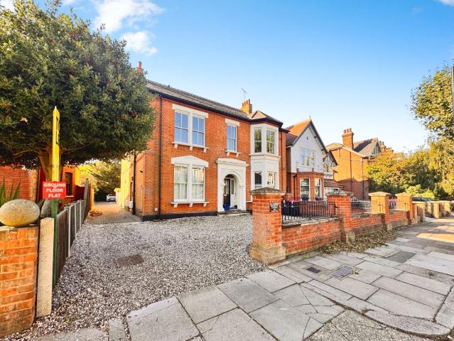 St. Vincents Road, Westcliff On Sea SS0, 2 bed flat to rent, £1,450 pcm | PrimeLocation
