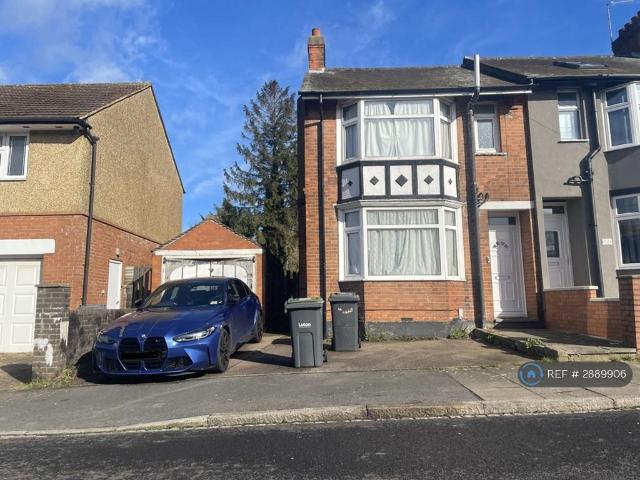St. Winifreds Avenue, Luton, LU3 2 bed semi detached house to rent £1,495 pcm £345 pw