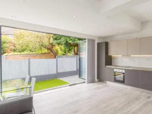 St. Alban's Crescent, London, IG8 9EH, United Kingdom | 3 bed apartment for rent #140227015 | Rentberry